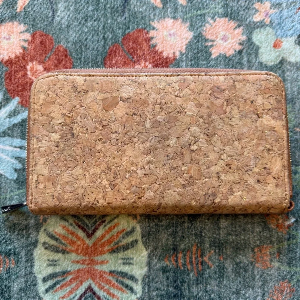thirty-one | Bags | Jewell By Thirtyone Cork Zip Around Wallet Gold ...